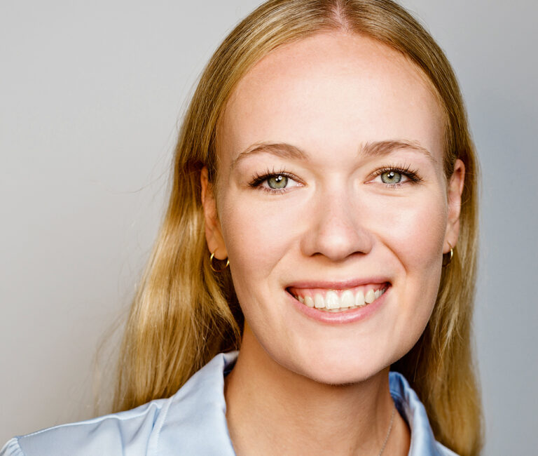 Emma Head Shot ‣ Jörg Steffens Fotografie